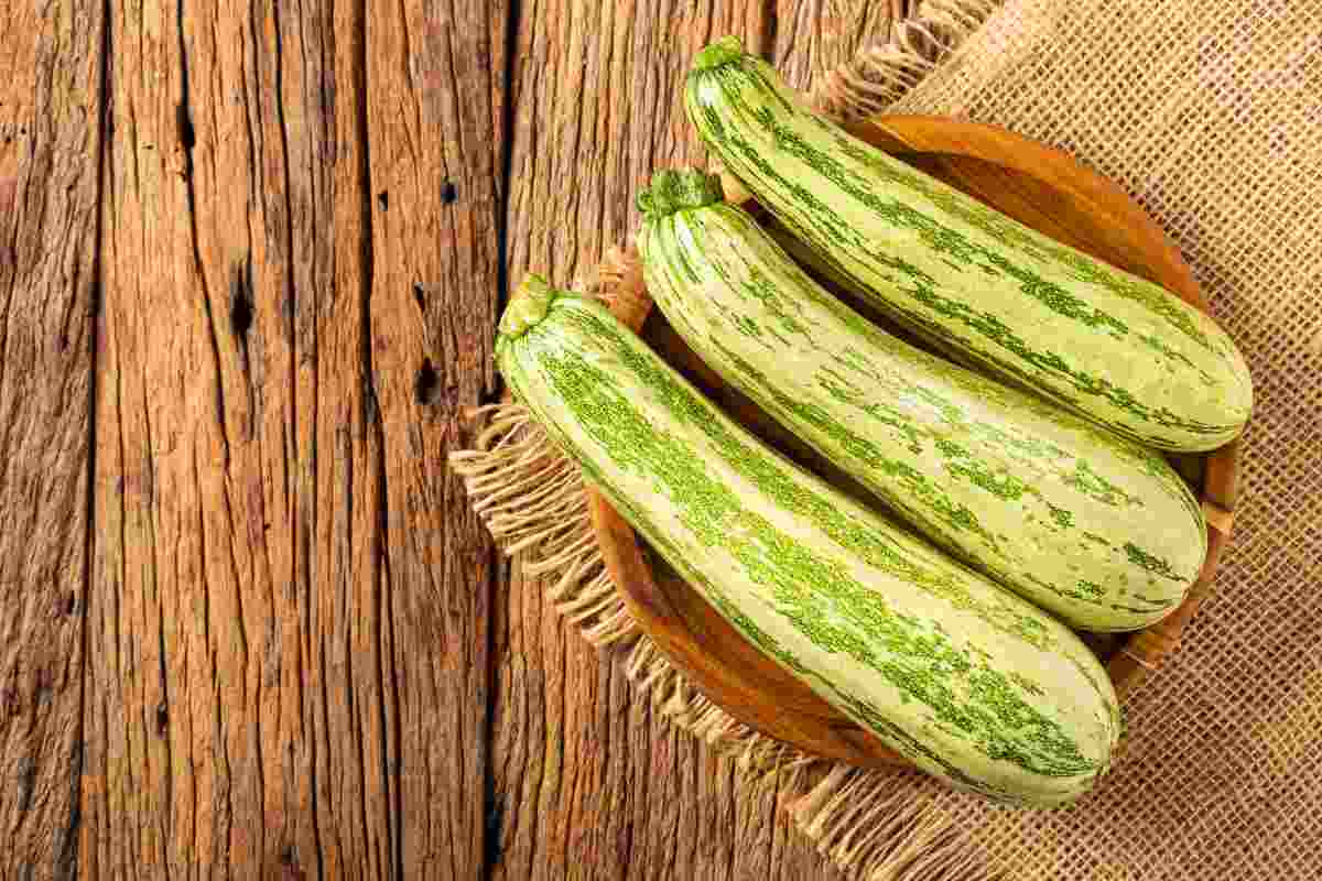 Taglia così e poi metti in forno le zucchine: mangerai un contorno ...